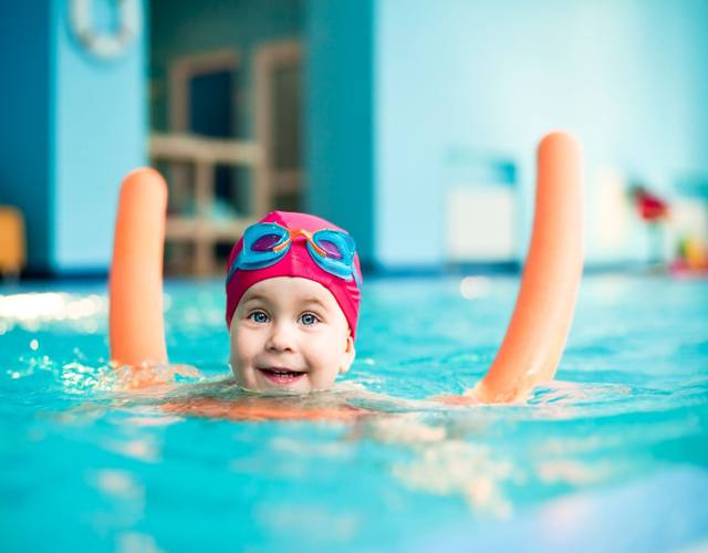 Beneficios de la matronatación. Divertida forma de compartir con tu bebé