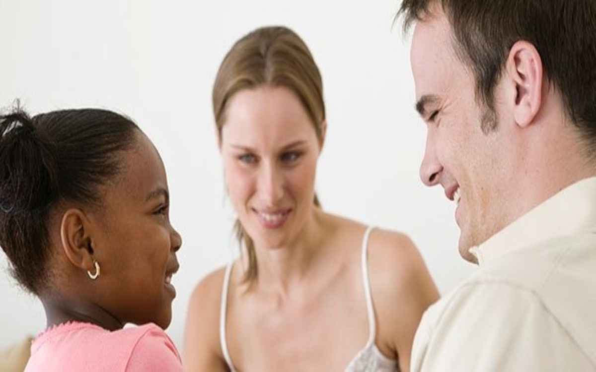 Los primeros días del niño adoptado en casa